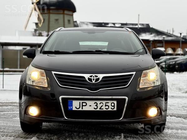 Black Toyota Avensis 2009 in Riga, with an engine capacity of 2.20 L and mileage of 320 thousand km for 2800 €, photo 2 on AUTOMOTO.COM.LV