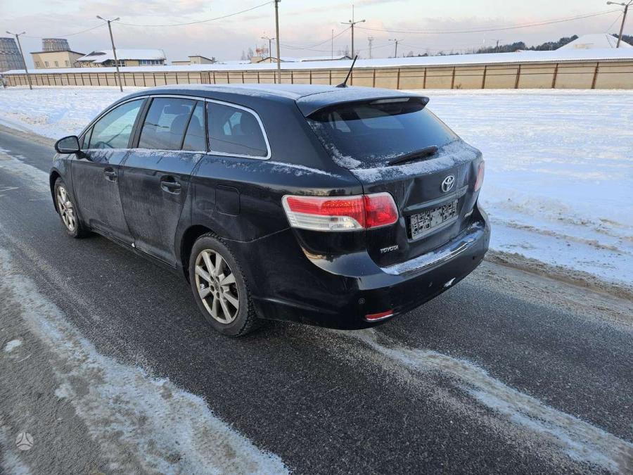 Black Toyota Avensis 2009 in Vilnius, with an engine capacity of 2.23 L and mileage of 280 thousand km for 2200 €, photo 3 on AUTOMOTO.COM.LV