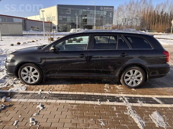 Melns Toyota Avensis 2009 Rīga, ar dzinēja tilpumu 2.00 L un nobraukumu 385 tūkst. km par 3000 €, foto 1 vietnē AUTOMOTO.COM.LV