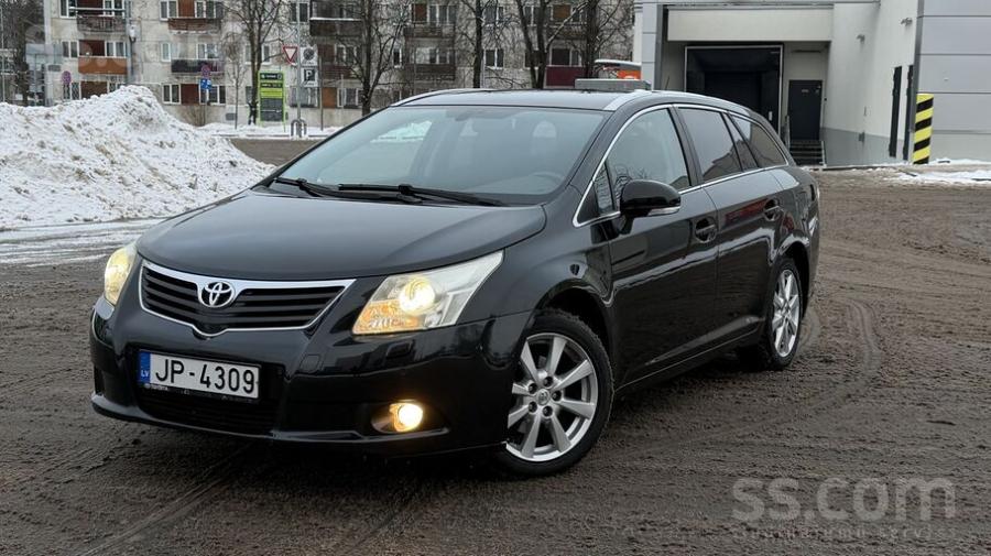 Black Toyota Avensis 2009 in Riga, with an engine capacity of 2.00 L and mileage of 302 thousand km for 4550 €, photo 2 on AUTOMOTO.COM.LV