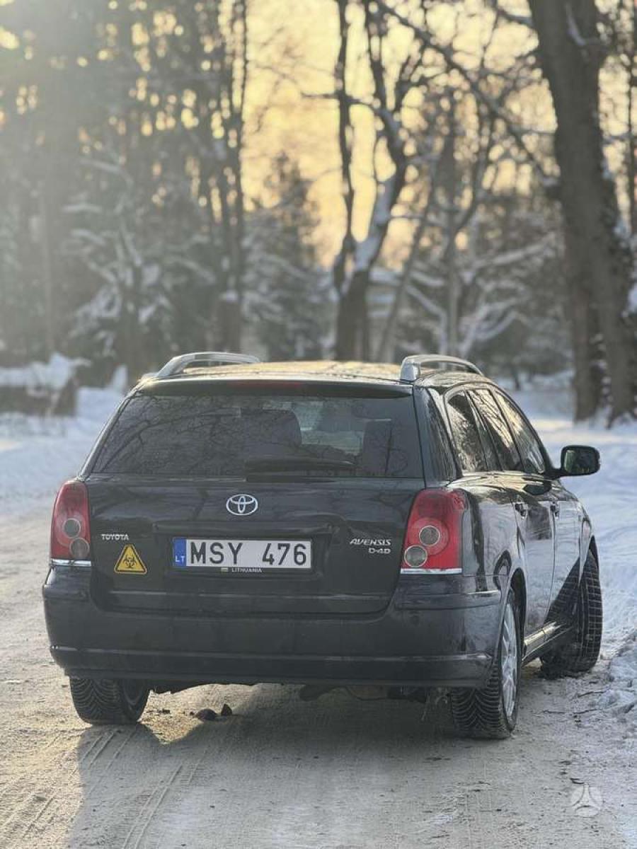 Black Toyota Avensis 2009 in Vilnius, with an engine capacity of 2.00 L and mileage of 354 thousand km for 2000 €, photo 4 on AUTOMOTO.COM.LV