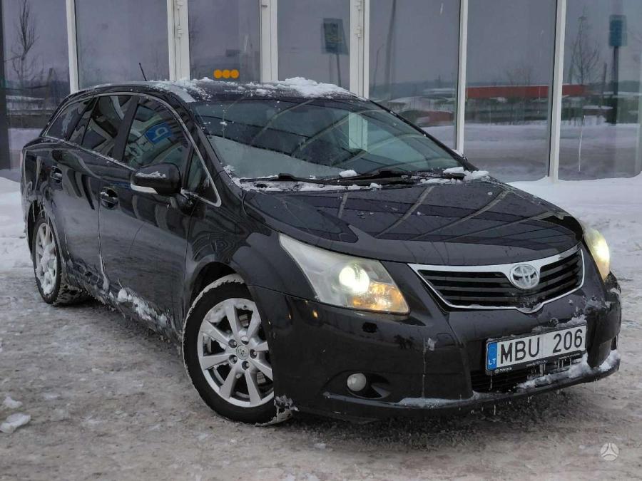 Black Toyota Avensis 2009 in Vilnius, with an engine capacity of 2.23 L and mileage of 440 thousand km for 3300 €, photo 1 on AUTOMOTO.COM.LV
