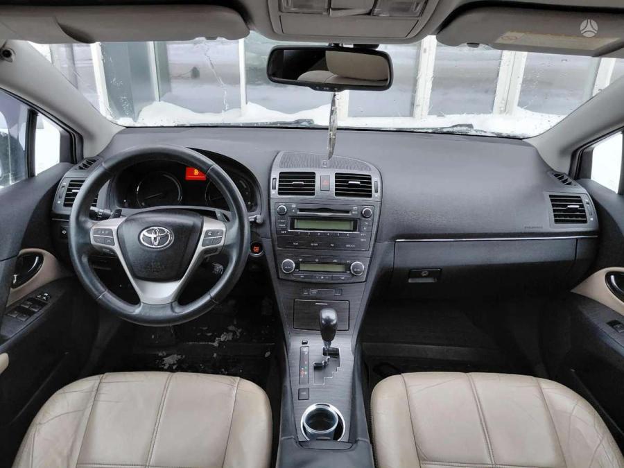 Black Toyota Avensis 2009 in Vilnius, with an engine capacity of 2.23 L and mileage of 440 thousand km for 3300 €, photo 11 on AUTOMOTO.COM.LV