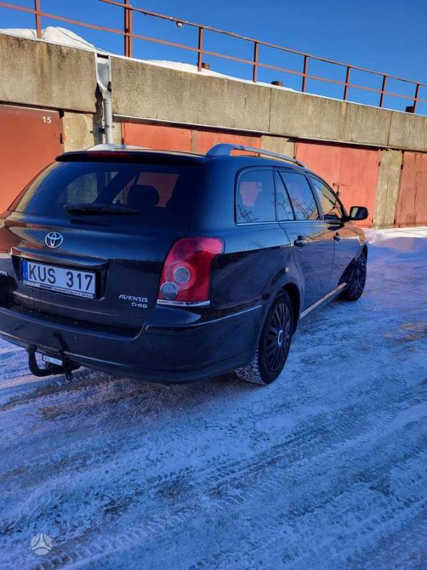 Melns Toyota Avensis 2009 Viļņa, ar dzinēja tilpumu 2.00 L un nobraukumu 359 tūkst. km par 3200 €, foto 2 vietnē AUTOMOTO.COM.LV