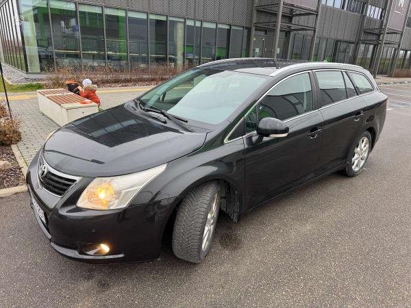 Melns Toyota Avensis 2009 Viļņa, ar dzinēja tilpumu 2.23 L un nobraukumu 330 tūkst. km par 3250 €, foto 1 vietnē AUTOMOTO.COM.LV