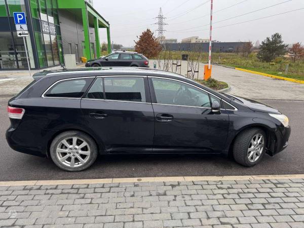 Black Toyota Avensis 2009 in Vilnius, with an engine capacity of 2.23 L and mileage of 330 thousand km for 3250 €, photo 6 on AUTOMOTO.COM.LV