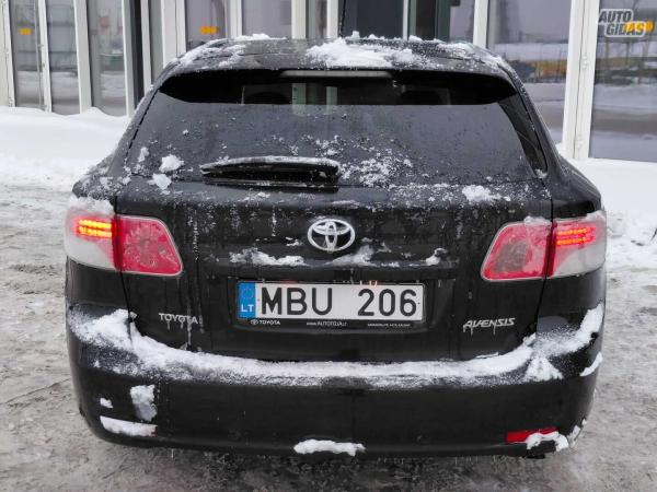 Black Toyota Avensis 2009 in Vilnius, with an engine capacity of 2.20 L and mileage of 440 thousand km for 2100 €, photo 5 on AUTOMOTO.COM.LV
