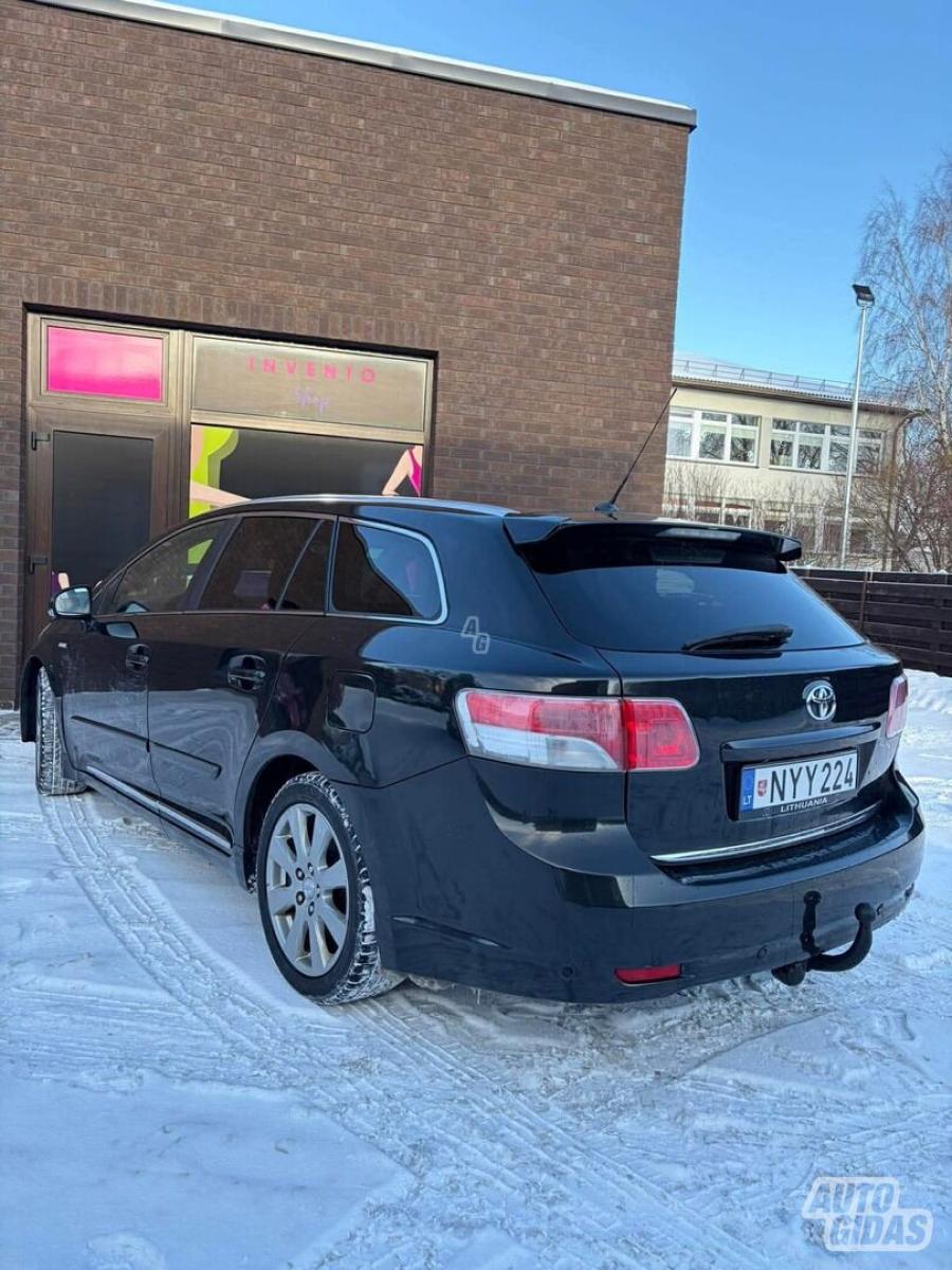 Black Toyota Avensis 2009 in Jonava, with an engine capacity of 2.20 L and mileage of 390 thousand km for 3760 €, photo 8 on AUTOMOTO.COM.LV