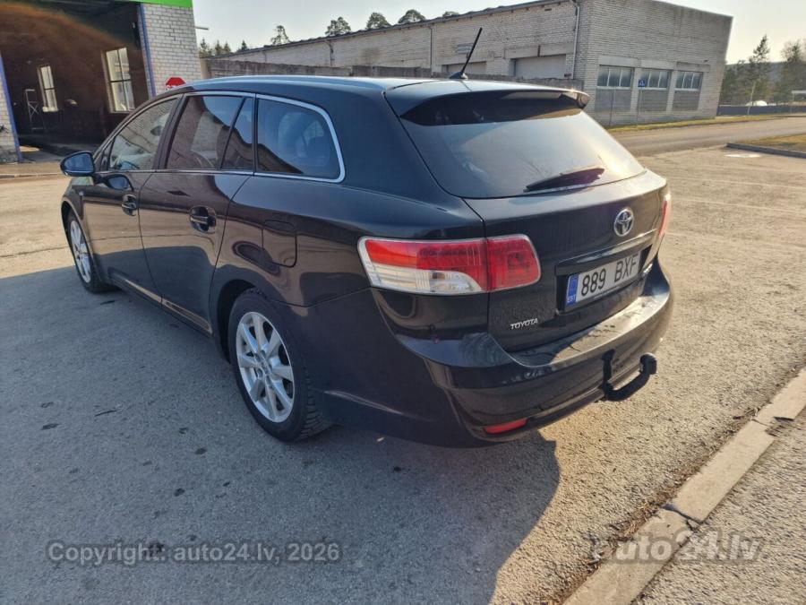 Black Toyota Avensis 2009 in Rakvere, with an engine capacity of 2.20 L and mileage of 228 thousand km for 5000 €, photo 4 on AUTOMOTO.COM.LV