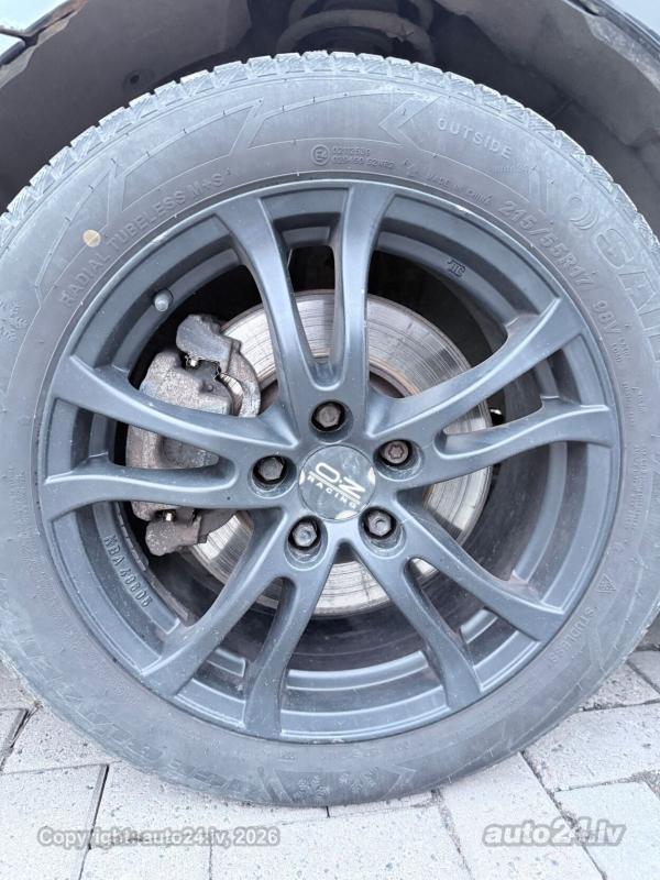 Melns Toyota Avensis 2009 Tallina, ar dzinēja tilpumu 2.20 L un nobraukumu 240 tūkst. km par 5500 €, foto 6 vietnē AUTOMOTO.COM.LV