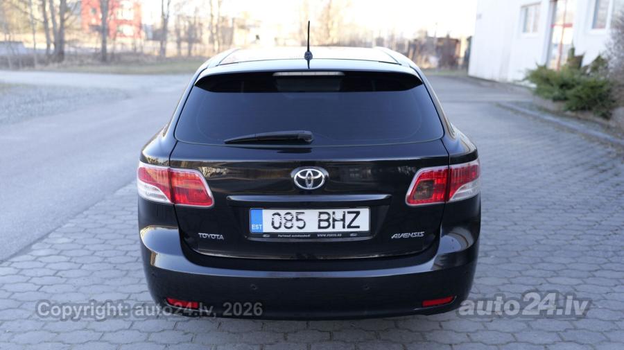 Black Toyota Avensis 2009 in Tallinn, with an engine capacity of 2.20 L and mileage of 386 thousand km for 3999 €, photo 6 on AUTOMOTO.COM.LV