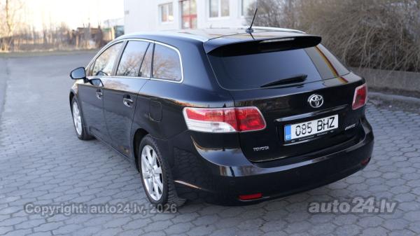 Black Toyota Avensis 2009 in Tallinn, with an engine capacity of 2.20 L and mileage of 386 thousand km for 3999 €, photo 6 on AUTOMOTO.COM.LV