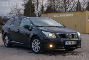 Melns Toyota Avensis 2009 Rīga, ar dzinēja tilpumu 2.20 L un nobraukumu 336 tūkst. km par 3800 €, foto  vietnē AUTOMOTO.COM.LV