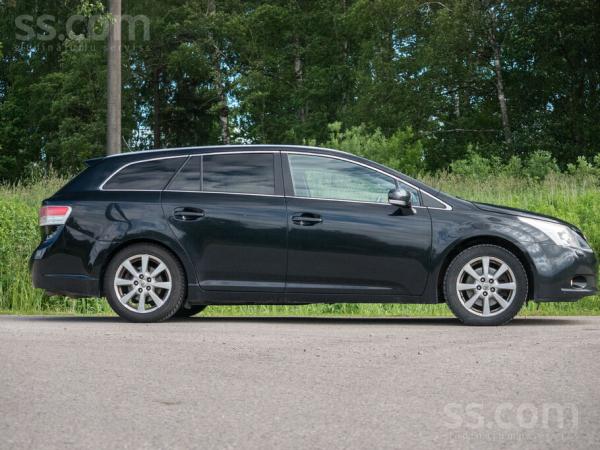 Melns Toyota Avensis 2009 Rīga, ar dzinēja tilpumu 2.20 L un nobraukumu 336 tūkst. km par 3500 €, foto 2 vietnē AUTOMOTO.COM.LV