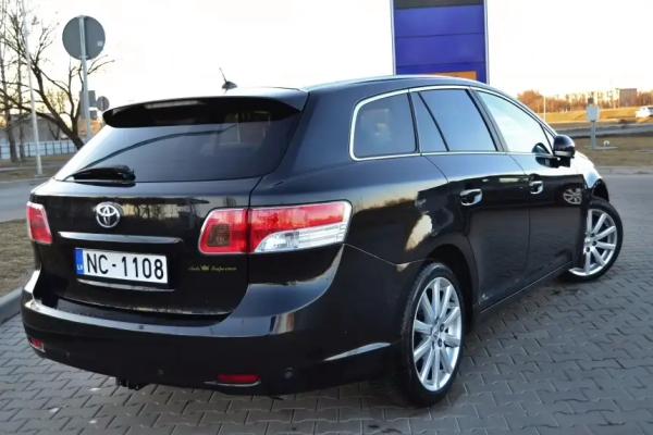 Black Toyota Avensis 2009 in Jekabpils, with an engine capacity of 2.20 L and mileage of 233 thousand km for 6600 €, photo 2 on AUTOMOTO.COM.LV