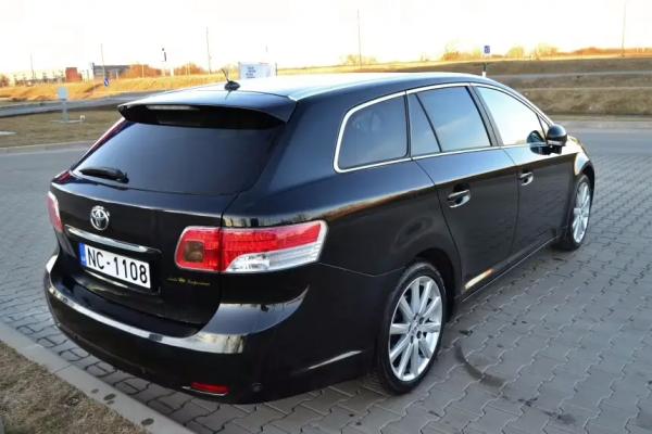 Black Toyota Avensis 2009 in Jekabpils, with an engine capacity of 2.20 L and mileage of 233 thousand km for 6600 €, photo 6 on AUTOMOTO.COM.LV