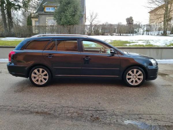 Black Toyota Avensis 2009 in Jekabpils, with an engine capacity of 2.00 L and mileage of 273 thousand km for 4150 €, photo 4 on AUTOMOTO.COM.LV