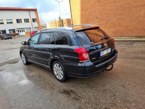 Black Toyota Avensis 2009 in Jekabpils, with an engine capacity of 2.00 L and mileage of 273 thousand km for 4150 €, photo 5 on AUTOMOTO.COM.LV