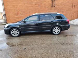 Black Toyota Avensis 2009 in Jekabpils, with an engine capacity of 2.00 L and mileage of 273 thousand km for 4150 €, photo 9 on AUTOMOTO.COM.LV