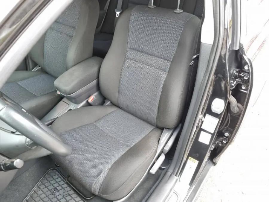 Black Toyota Avensis 2009 in Jekabpils, with an engine capacity of 2.00 L and mileage of 273 thousand km for 4150 €, photo 13 on AUTOMOTO.COM.LV