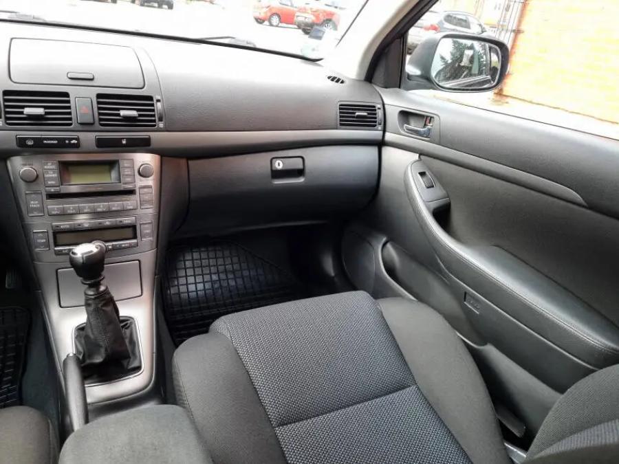 Black Toyota Avensis 2009 in Jekabpils, with an engine capacity of 2.00 L and mileage of 273 thousand km for 4150 €, photo 18 on AUTOMOTO.COM.LV