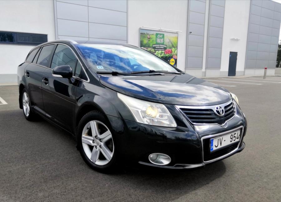 Black Toyota Avensis 2009 in Riga, with an engine capacity of 2.00 L and mileage of 350 thousand km for 3350 €, photo 1 on AUTOMOTO.COM.LV