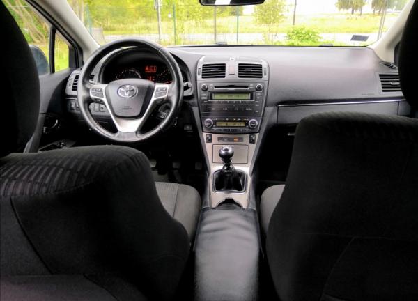 Black Toyota Avensis 2009 in Riga, with an engine capacity of 2.00 L and mileage of 350 thousand km for 3350 €, photo 6 on AUTOMOTO.COM.LV