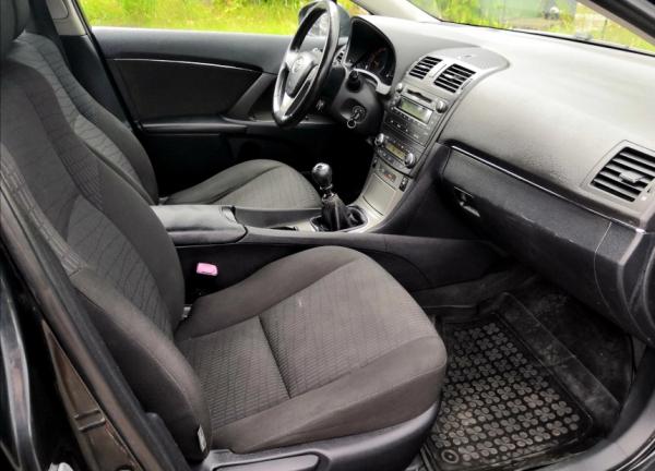 Black Toyota Avensis 2009 in Riga, with an engine capacity of 2.00 L and mileage of 350 thousand km for 3350 €, photo 7 on AUTOMOTO.COM.LV