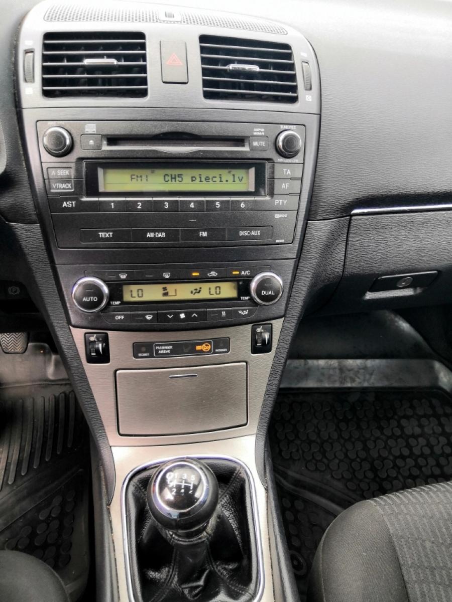 Black Toyota Avensis 2009 in Riga, with an engine capacity of 2.00 L and mileage of 350 thousand km for 3350 €, photo 10 on AUTOMOTO.COM.LV