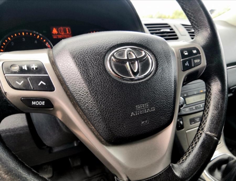 Black Toyota Avensis 2009 in Riga, with an engine capacity of 2.00 L and mileage of 350 thousand km for 3350 €, photo 12 on AUTOMOTO.COM.LV