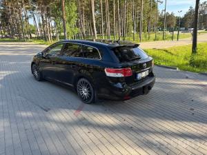 Black Toyota Avensis 2009 in Talsi, with an engine capacity of 2.00 L and mileage of 330 thousand km for 4500 €, photo 3 on AUTOMOTO.COM.LV