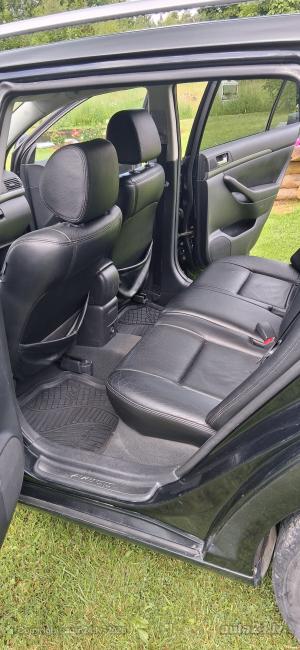 Black Toyota Avensis 2009 in Parnu, with an engine capacity of 2.00 L and mileage of 184 thousand km for 2500 €, photo 9 on AUTOMOTO.COM.LV