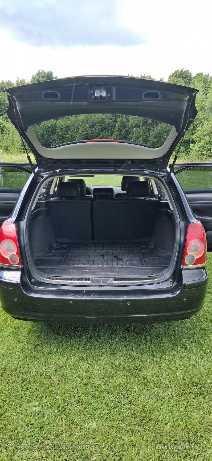 Black Toyota Avensis 2009 in Parnu, with an engine capacity of 2.00 L and mileage of 184 thousand km for 2500 €, photo 10 on AUTOMOTO.COM.LV