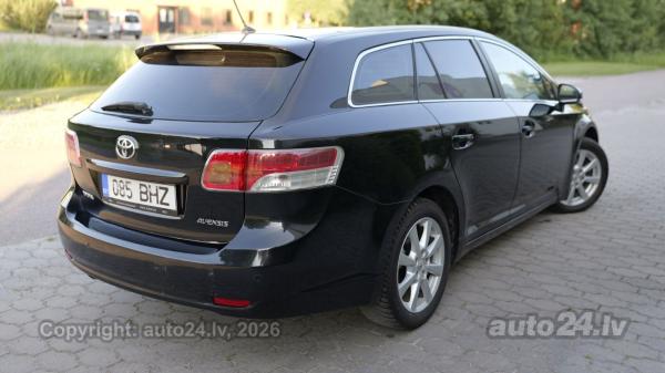Black Toyota Avensis 2009 in Tallinn, with an engine capacity of 2.20 L and mileage of 387 thousand km for 3900 €, photo 4 on AUTOMOTO.COM.LV
