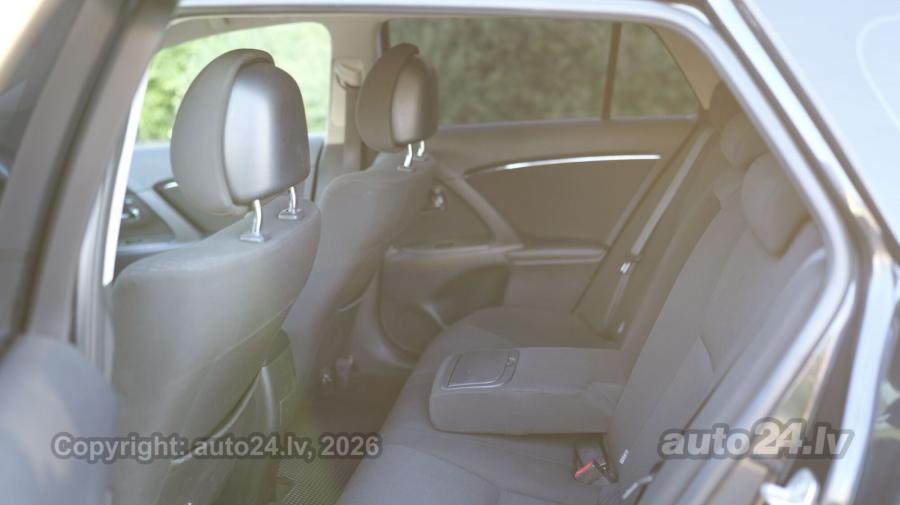Melns Toyota Avensis 2009 Tallina, ar dzinēja tilpumu 2.20 L un nobraukumu 387 tūkst. km par 3900 €, foto 11 vietnē AUTOMOTO.COM.LV