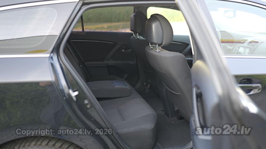 Melns Toyota Avensis 2009 Tallina, ar dzinēja tilpumu 2.20 L un nobraukumu 387 tūkst. km par 3900 €, foto 13 vietnē AUTOMOTO.COM.LV