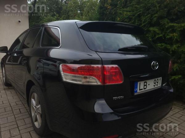 Black Toyota Avensis 2009 in Bauska, with an engine capacity of 2.00 L and mileage of 261 thousand km for 4300 €, photo 4 on AUTOMOTO.COM.LV