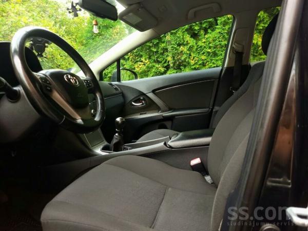Black Toyota Avensis 2009 in Bauska, with an engine capacity of 2.00 L and mileage of 261 thousand km for 4300 €, photo 6 on AUTOMOTO.COM.LV