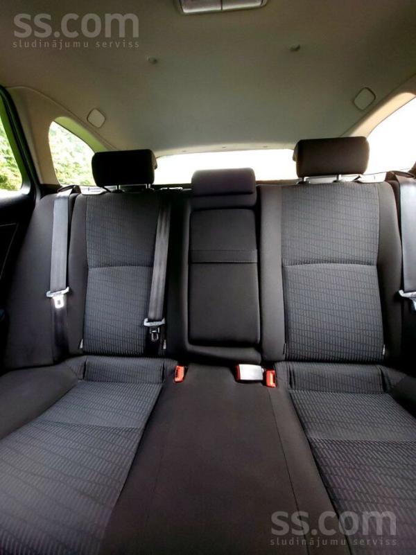 Black Toyota Avensis 2009 in Bauska, with an engine capacity of 2.00 L and mileage of 261 thousand km for 4300 €, photo 9 on AUTOMOTO.COM.LV