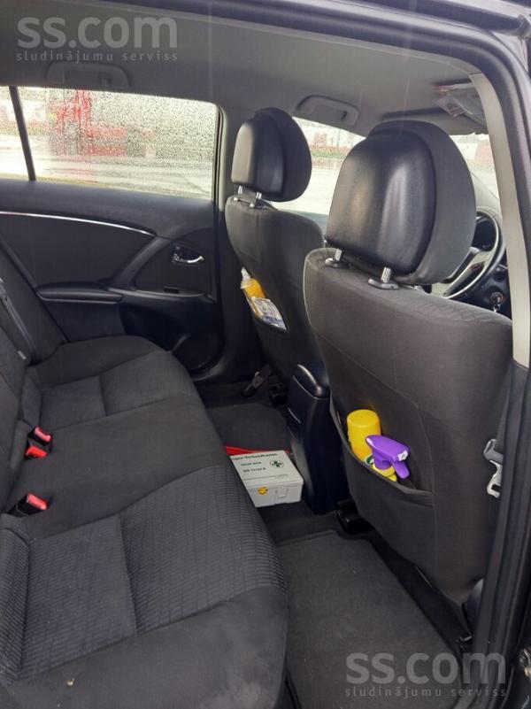Melns Toyota Avensis 2009 Liepāja, ar dzinēja tilpumu 2.00 L un nobraukumu 375 tūkst. km par 3300 €, foto 6 vietnē AUTOMOTO.COM.LV