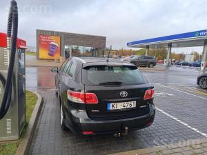 Black Toyota Avensis 2009 in Liepaja, with an engine capacity of 2.00 L and mileage of 375 thousand km for 3300 €, photo 3 on AUTOMOTO.COM.LV