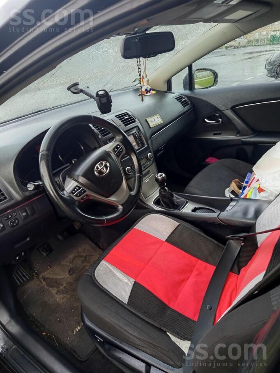 Black Toyota Avensis 2009 in Liepaja, with an engine capacity of 2.00 L and mileage of 375 thousand km for 3300 €, photo 5 on AUTOMOTO.COM.LV