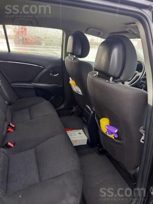 Black Toyota Avensis 2009 in Liepaja, with an engine capacity of 2.00 L and mileage of 375 thousand km for 3300 €, photo 7 on AUTOMOTO.COM.LV