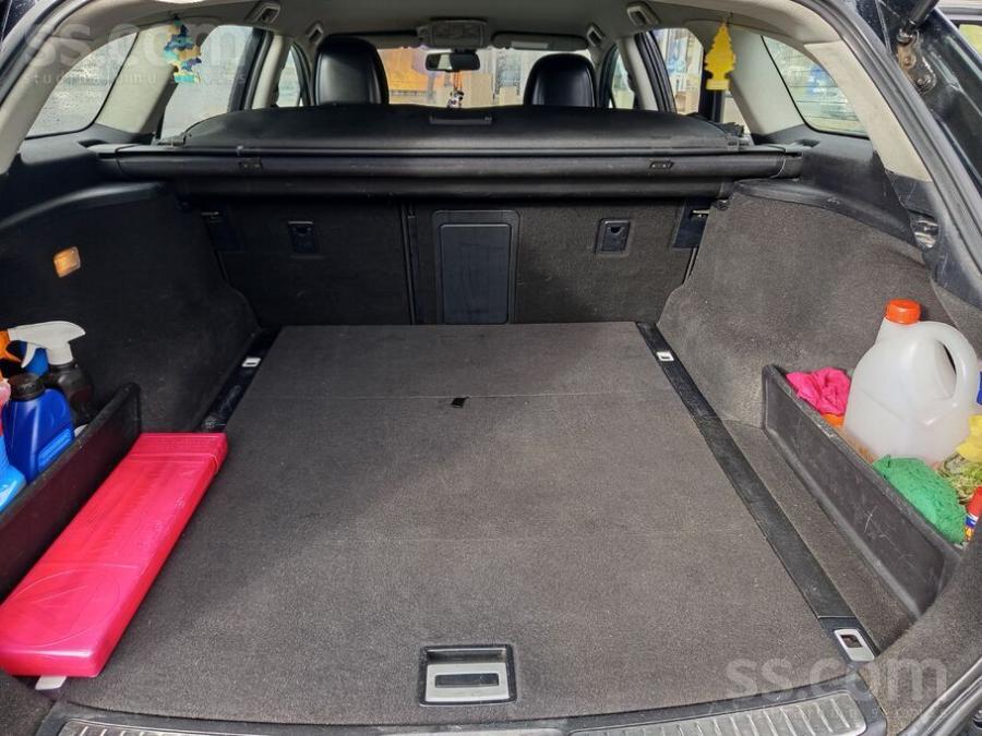 Black Toyota Avensis 2009 in Liepaja, with an engine capacity of 2.00 L and mileage of 375 thousand km for 3300 €, photo 9 on AUTOMOTO.COM.LV