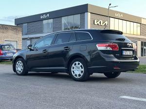 Black Toyota Avensis 2009 in Narva, with an engine capacity of 2.00 L and mileage of 437 thousand km for 2499 €, photo 7 on AUTOMOTO.COM.LV