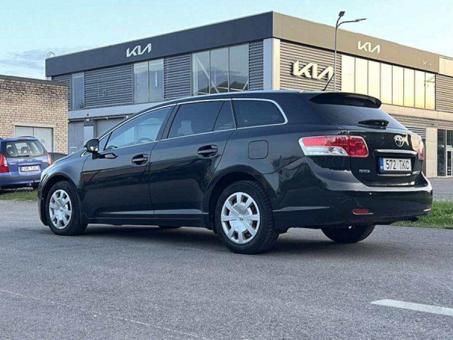Black Toyota Avensis 2009 in Narva, with an engine capacity of 2.00 L and mileage of 437 thousand km for 2499 €, photo 7 on AUTOMOTO.COM.LV