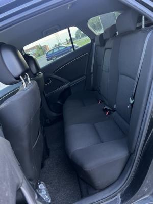 Black Toyota Avensis 2009 in Narva, with an engine capacity of 2.00 L and mileage of 437 thousand km for 2499 €, photo 12 on AUTOMOTO.COM.LV