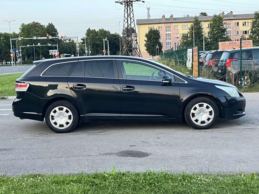 Black Toyota Avensis 2009 in Narva, with an engine capacity of 2.00 L and mileage of 437 thousand km for 2499 €, photo 17 on AUTOMOTO.COM.LV