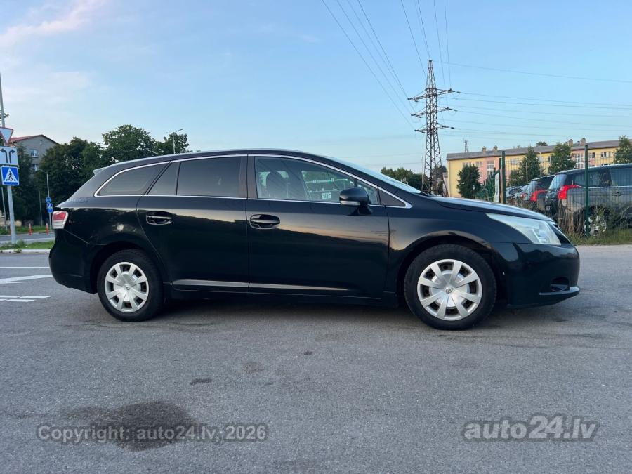 Black Toyota Avensis 2009 in Narva, with an engine capacity of 2.00 L and mileage of 440 thousand km for 2499 €, photo 12 on AUTOMOTO.COM.LV