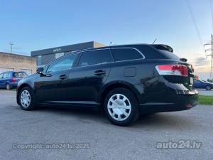 Black Toyota Avensis 2009 in Narva, with an engine capacity of 2.00 L and mileage of 440 thousand km for 2499 €, photo 15 on AUTOMOTO.COM.LV